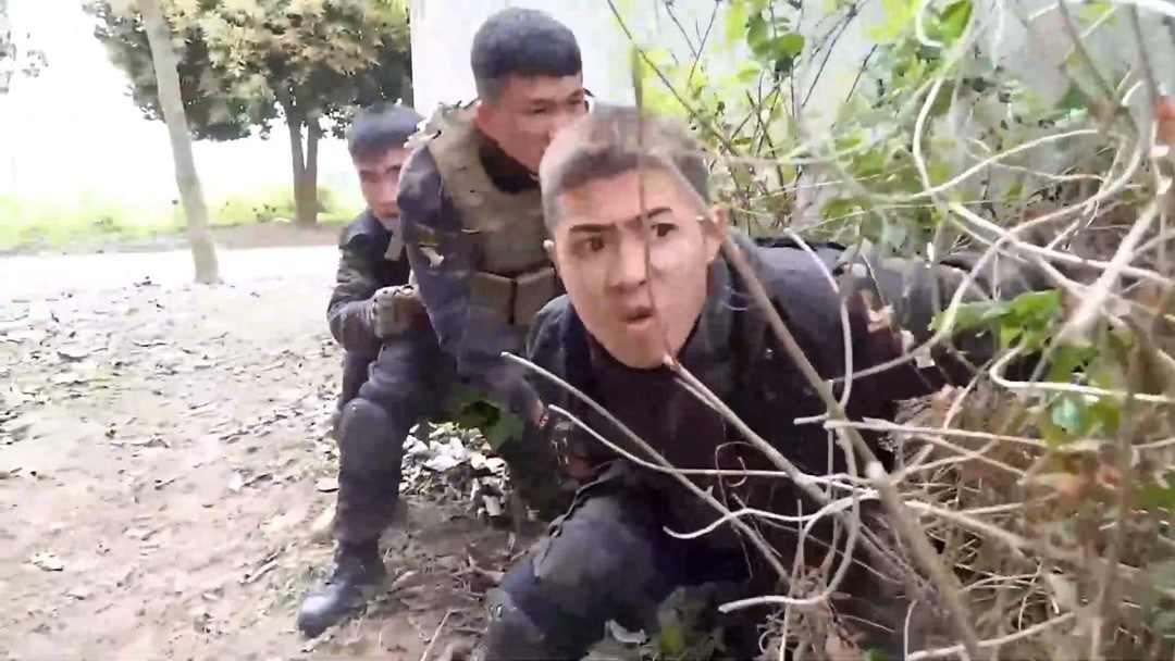 真人模拟CS-第三人称老司机野外与强敌发生对战模式