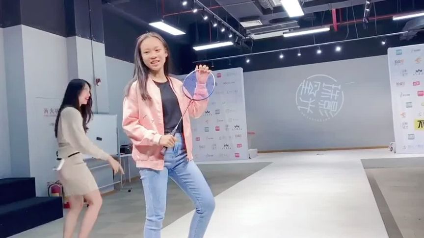 笑容不￼灿烂就要得尝试一下 老师的￼￼￼挠痒痒啦。