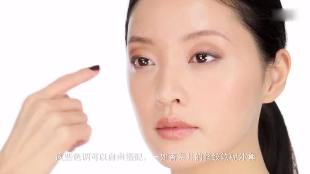 【彩妆教学】彩妆师示范如何使用香奈儿四色眼影