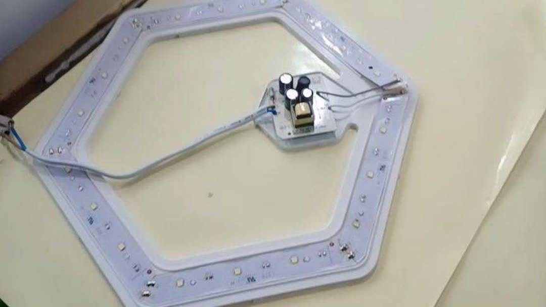 家里LED吸顶灯不亮不要扔掉只要拆下来动动小手就能修好。