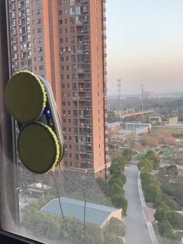 简单粗暴展示玻妞擦窗机清洁效果!