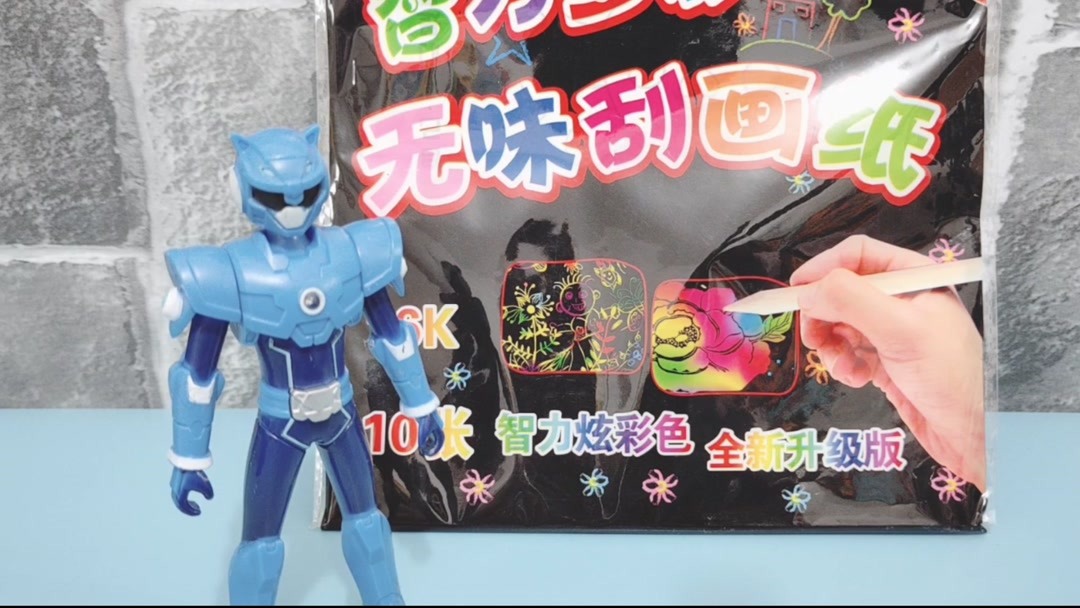 手工刮刮画,小九姐姐被弗特嫌弃画画不好看?迷你特工队玩具