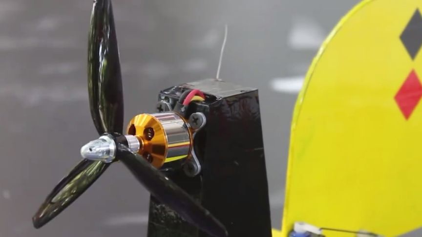 手工制作迷你气垫船,纯风动力,设计者真是太有才了!