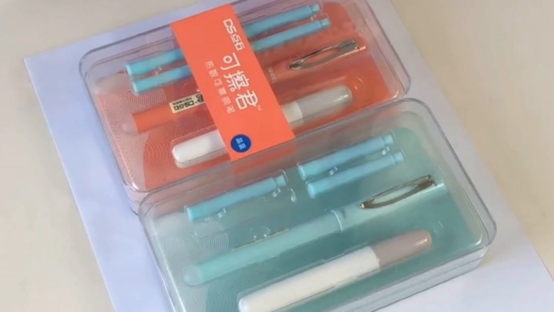 即将升的小学生,怕孩子直接用钢笔不适应,给他选了这款可擦钢笔进行...