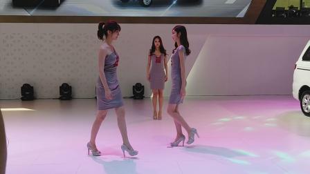 2018广州车展车模走秀05