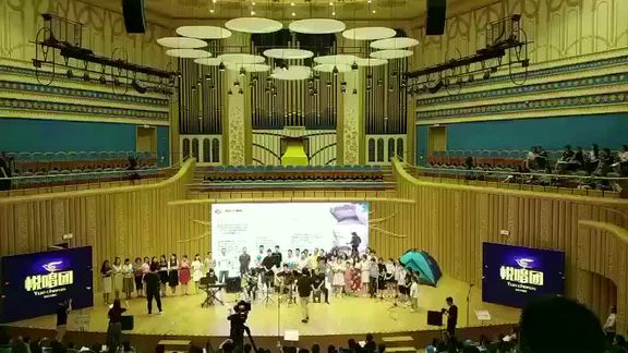 这辈子一定要听一场许巍得演唱会,多出去走走看看