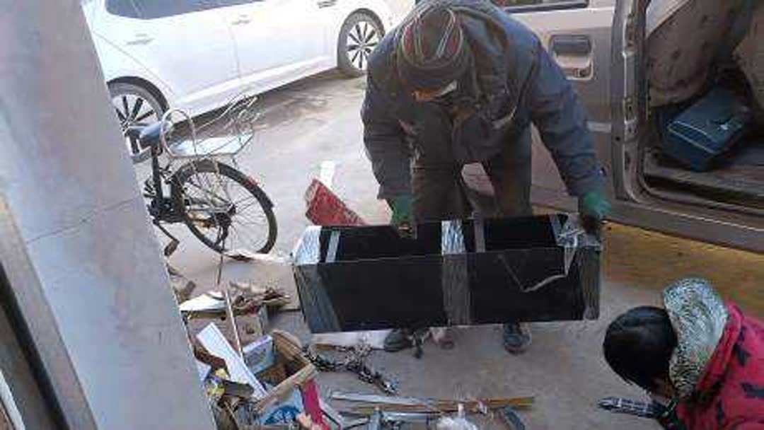 不锈钢都不值钱了吗?一大堆才卖300块钱,心塞啊