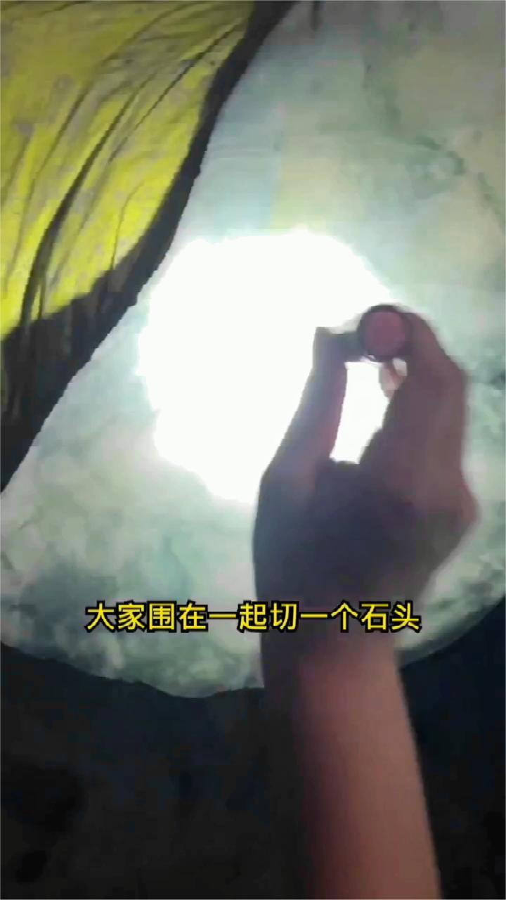 七位数大石头,现场开切!(下)#翡翠##原石##天然翡翠#
