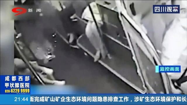 广东广州一乘客手机使用充电宝发热自燃,司机冷静处理化解危险