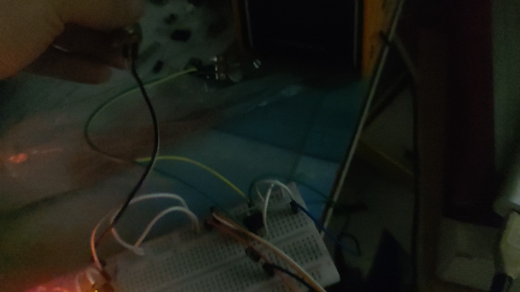 三极管放大应用音乐频闪灯制作