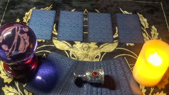 塔罗占卜:感应一张牌,看你心里在意的那个人是否彻底放下你了?