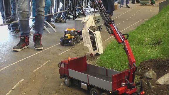 模型的世界里,也会有交通事故,