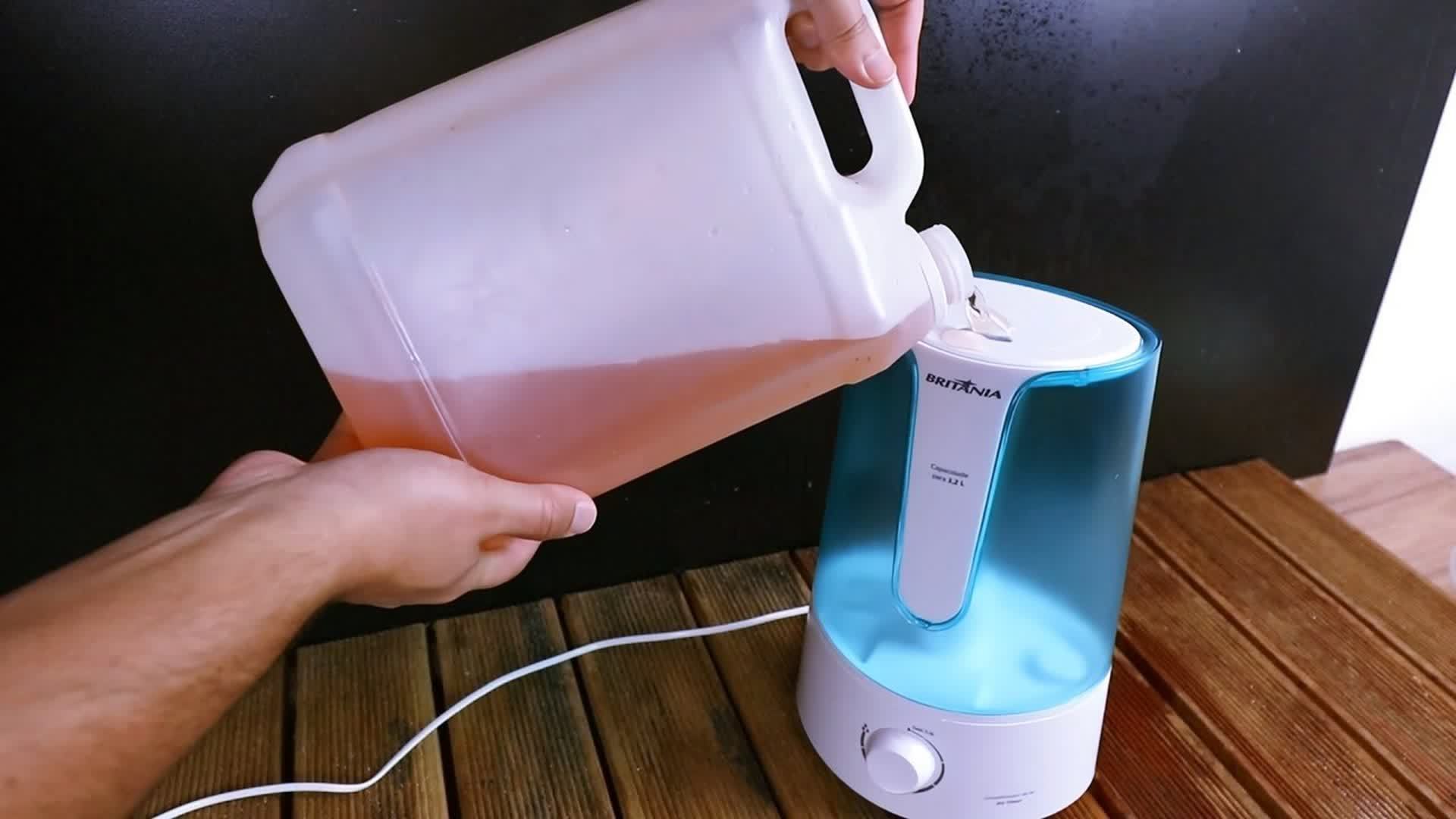 老外把汽油代替水倒空气加湿器中,会怎样?意想不到的一幕发生了