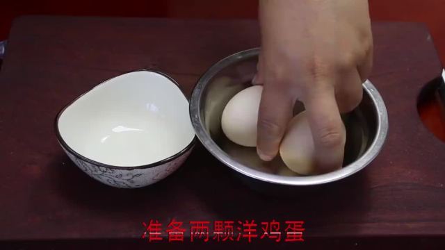 想吃冰激凌不用买,教你在家用平底锅做,简单一做,比买的还好吃