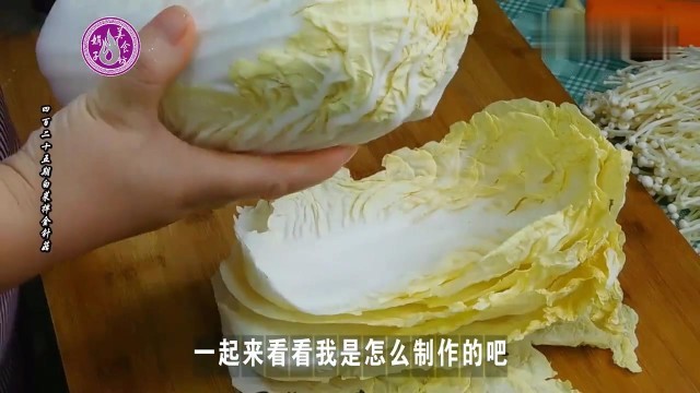 白菜里加一把金针菇,大厨教你新做法,出锅比吃大鱼大肉还过瘾