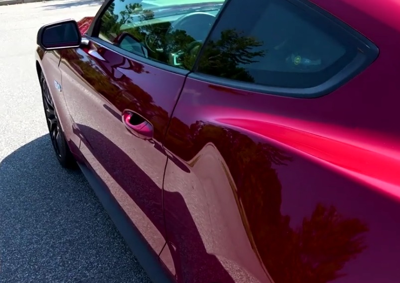 野马GT采用电动助力方向盘和三个模式的电子稳定性辅助系统