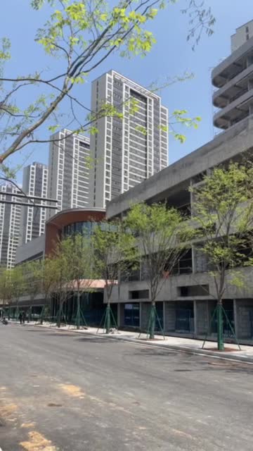 小区住宅目前已经全部建成,商业也在招商中!小区西侧的商业街道路...