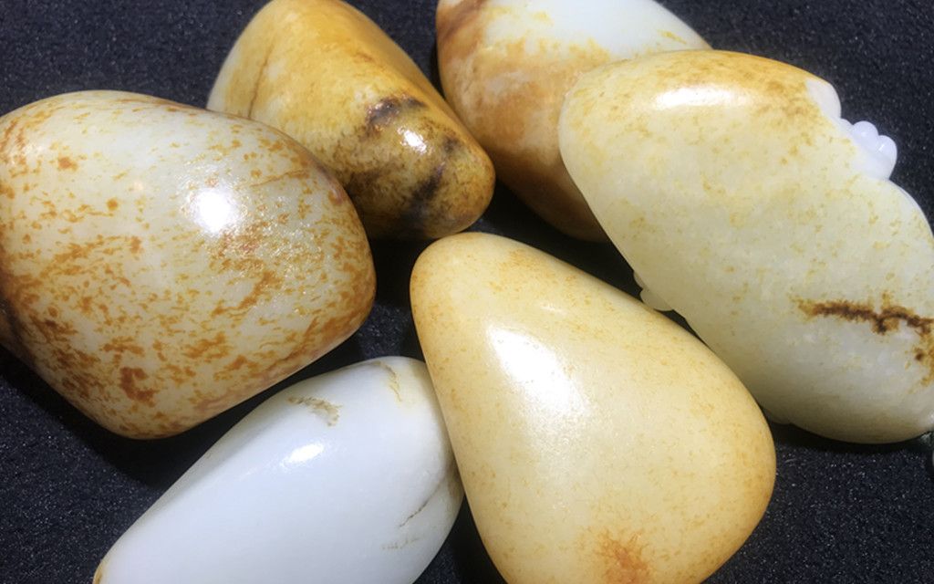 和田玉价格差次不齐,两块一起的产品什么决定它的价格?