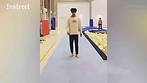 这是什么最新爬楼操作?真的是厉害了