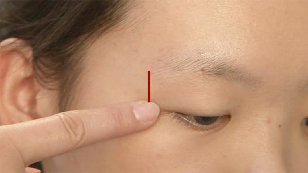 按揉穴位有妙招 头痛这样按按就能有效缓解 中医良心推荐