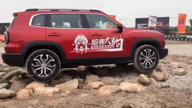 哈弗大狗经过石头路测试,大家看看这性能如何!
