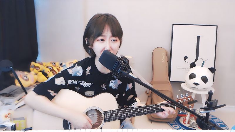 经典歌曲《小苹果》,你有没有被这魔性的歌声感染过呢?