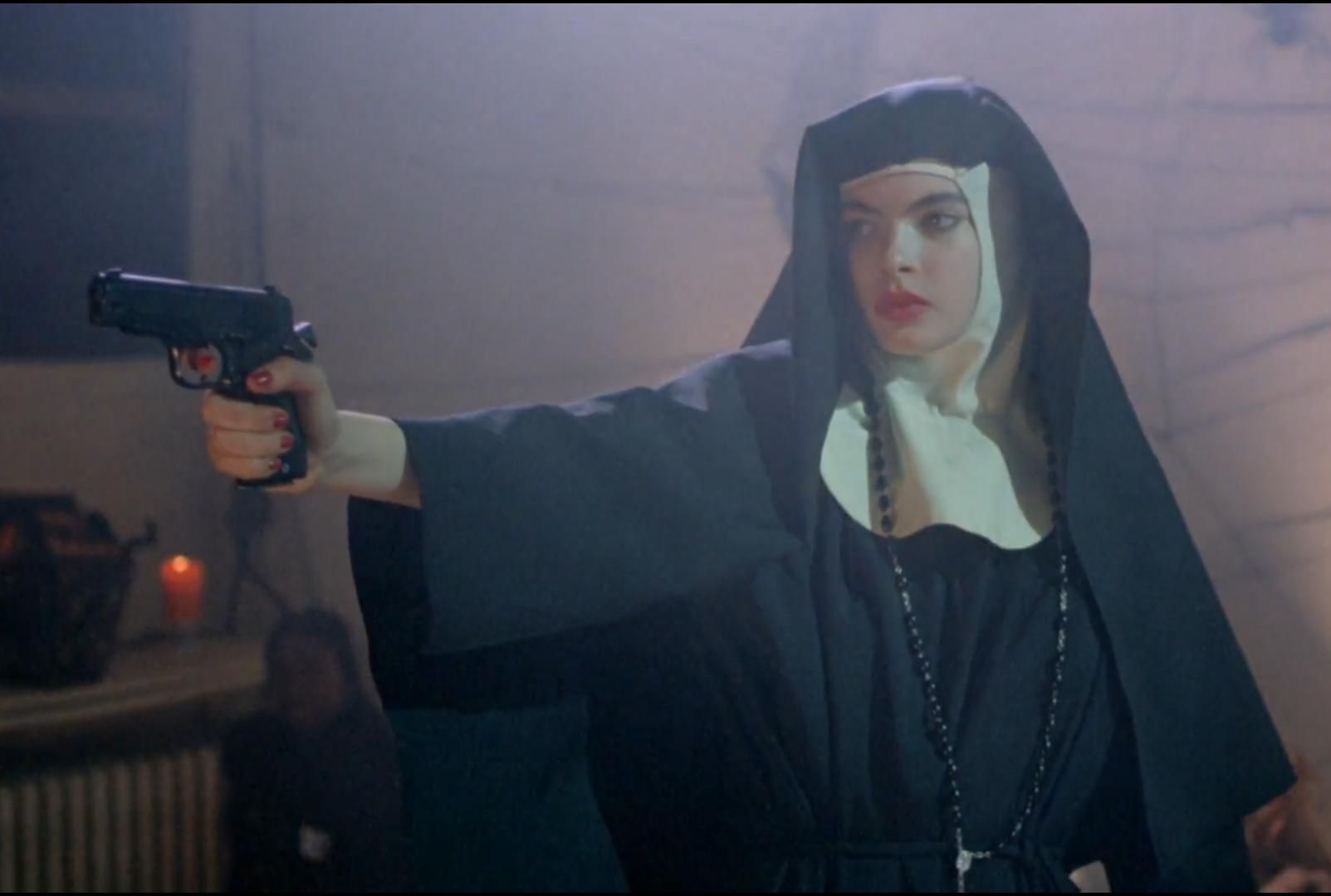 漂亮女孩愤怒起来有多可怕?再嚣张的人也不敢惹她#电影解说 #刺激 #...