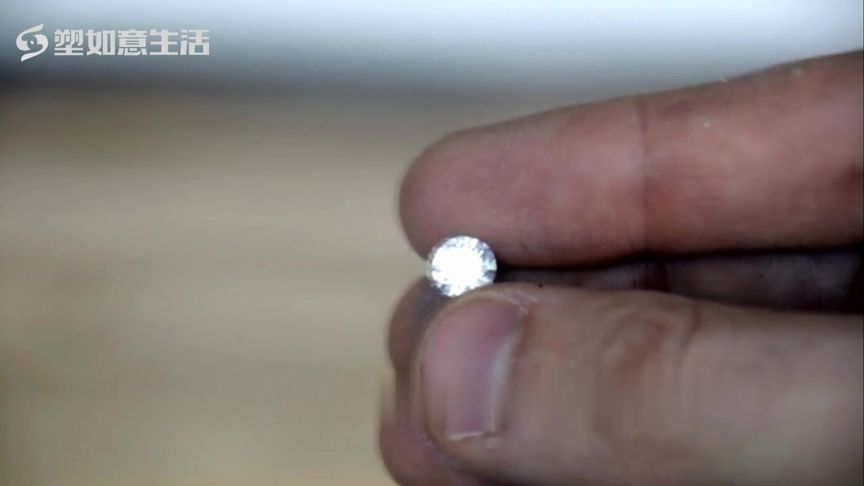 一千度高温的刀硬还是几克拉的钻石硬?这是一个土豪的游戏