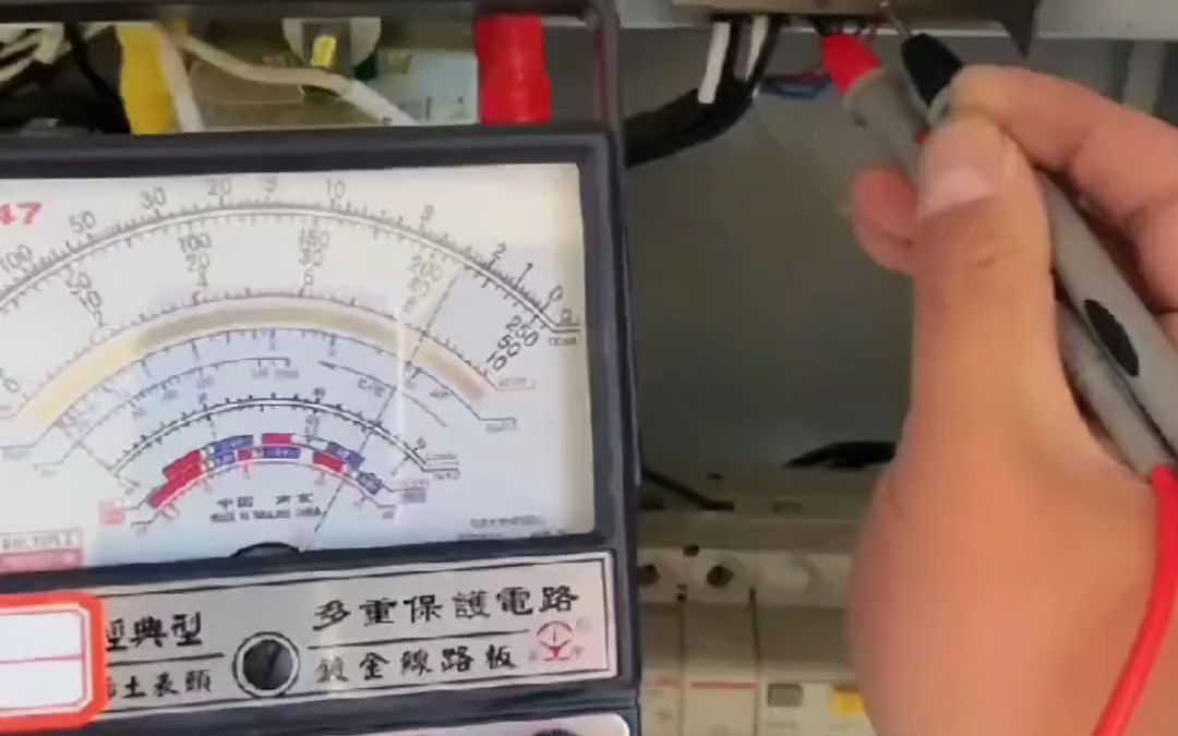 做一个视频看一下数字式万用表和指针式万用表的对比,谢谢您的观看,...