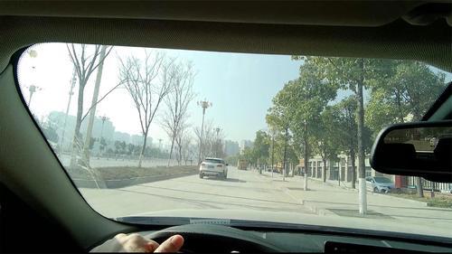 简单实用的开车转弯技巧,避免剐蹭,新手学会不吃亏