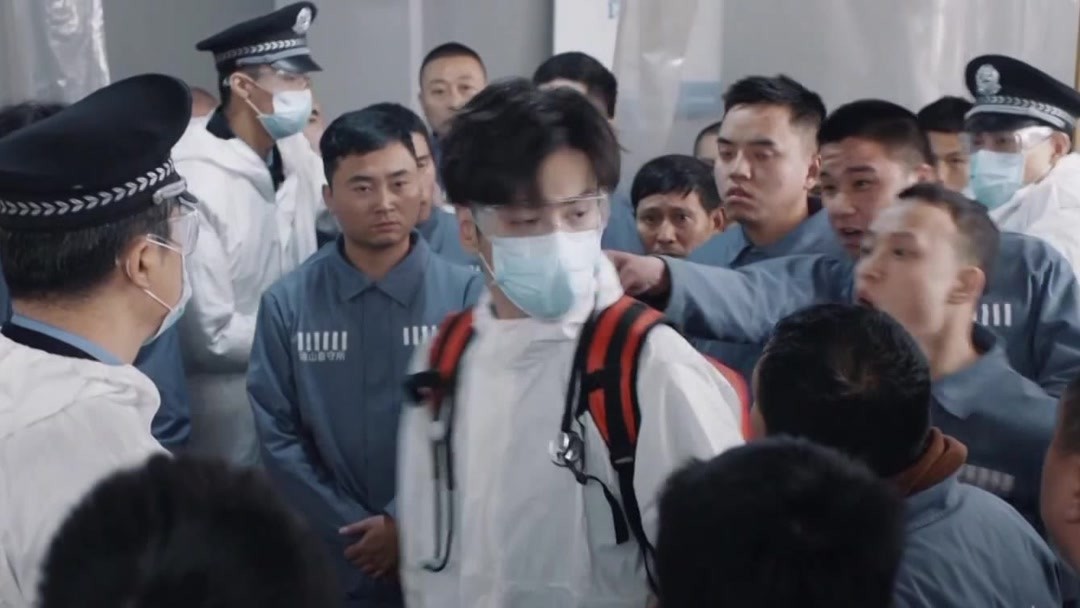 《极速救援》传染病太可怕犯人要闹事 看守所引发暴乱