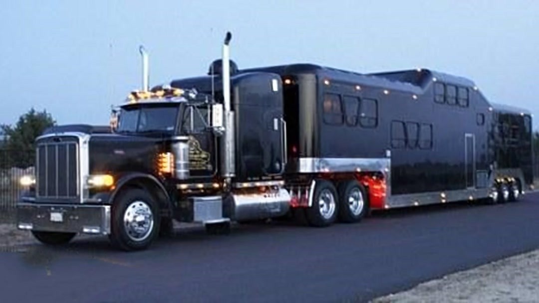 世界上最大的房车,相当于一栋小别墅,1个月租金能买一台宾利!