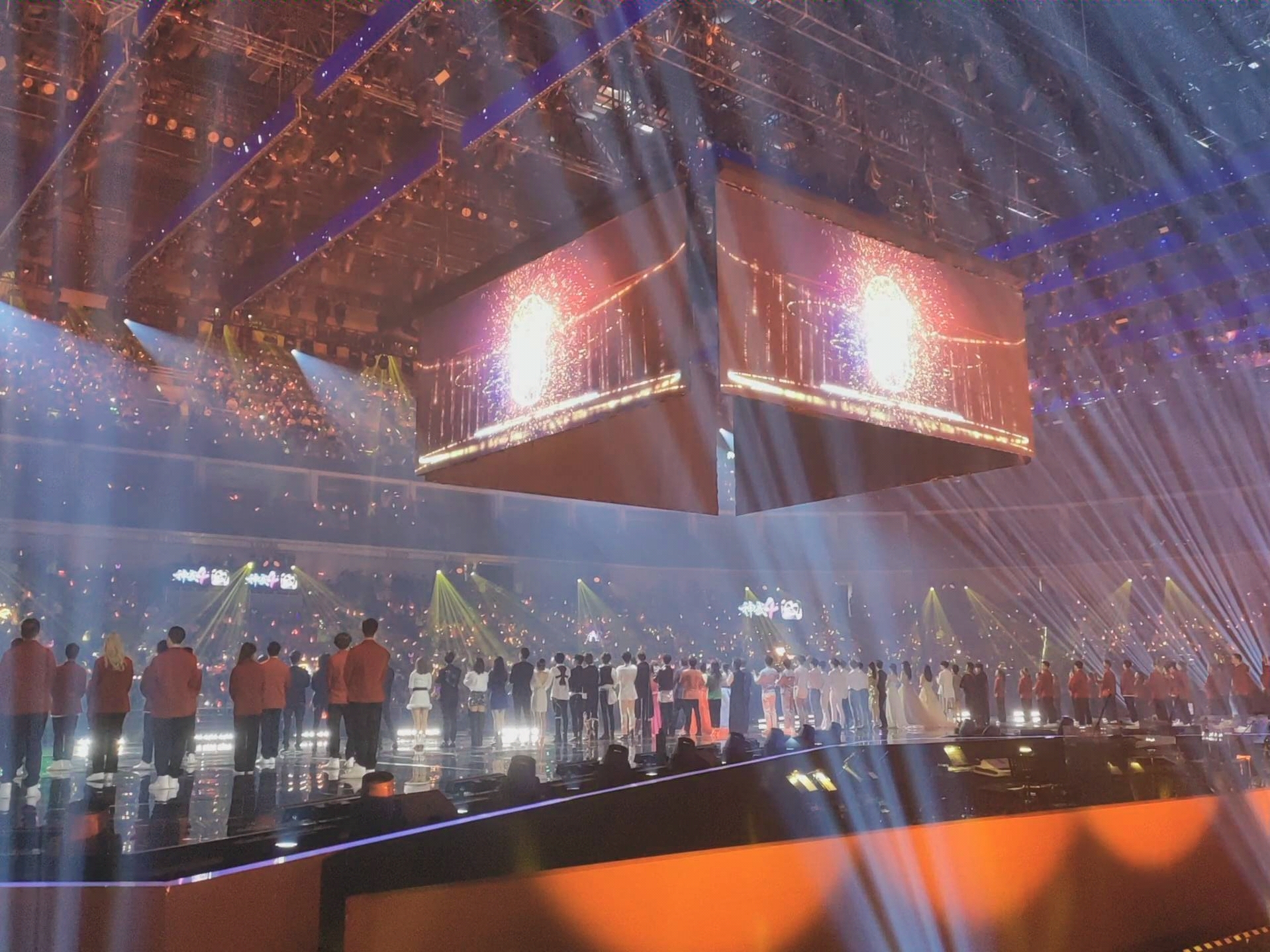 【现场】成龙众明星《国家》跨年倒计时浙江卫视2020跨年演唱会