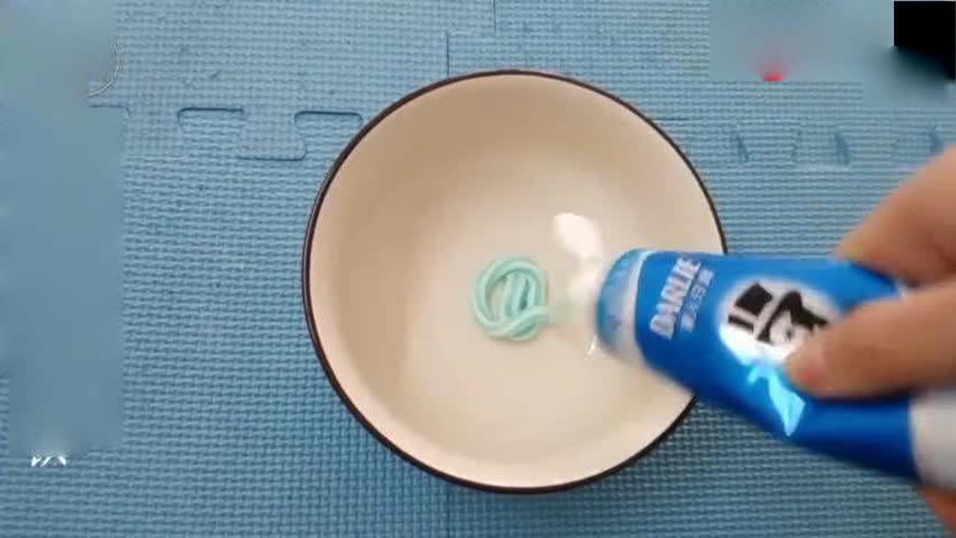 橡皮泥不用花钱买了,牙膏加点它就能做,安全无毒还便宜