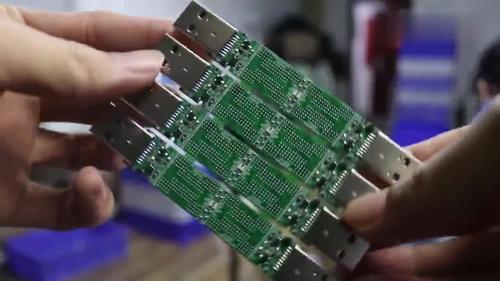 坏固态电脑硬盘千万不要扔,短短几步让他变成电脑U盘,U盘制作教程来了