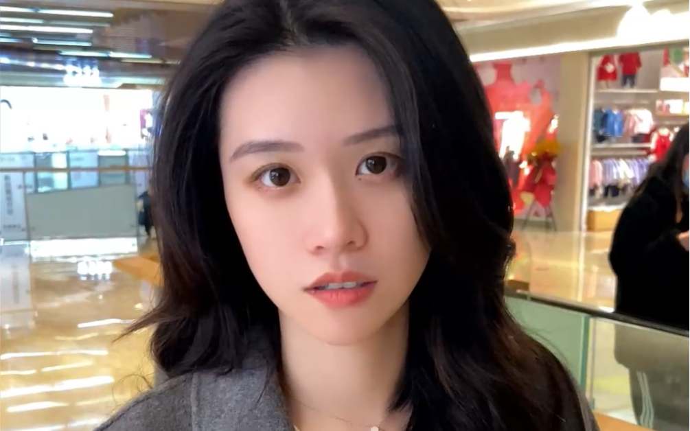 谁说儿童牵引绳成人就不能用了!#情侣日常 #恋爱