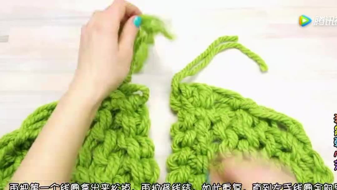大姐用双手代替毛线针,30分钟白手织了一条围脖,看到的都说服了