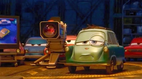 赛车总动员:变态车威逼利诱,无辜车辆宁愿爆缸,也不出卖麦昆!