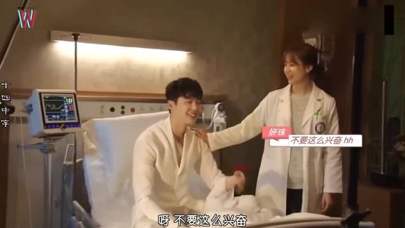 《W两个世界》花絮:李钟硕片场太兴奋,都表现在脸上了