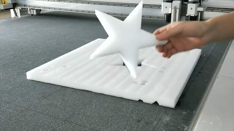 珍珠棉五角星异形切割视频 振动刀切割机