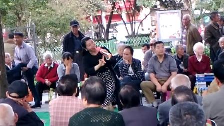 洛阳戏迷演唱曲剧“风雪配”