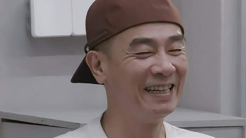 张智霖秀拿手绝活“三角倒立”,起身前一个动作太帅,陈小春看呆