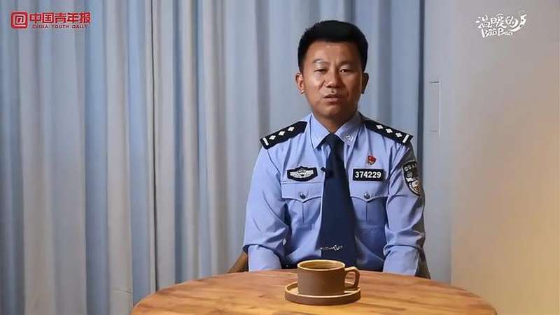 ...民警自述:与枪弹和毒品过招】我叫郑兆瑞,今年36岁,是国家移民管理...