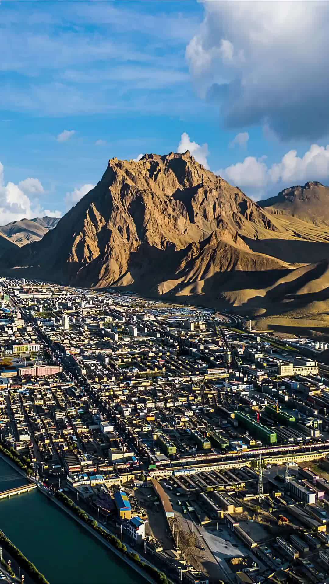 中国西藏阿里地区首府, 被称为"世界屋脊之屋脊"