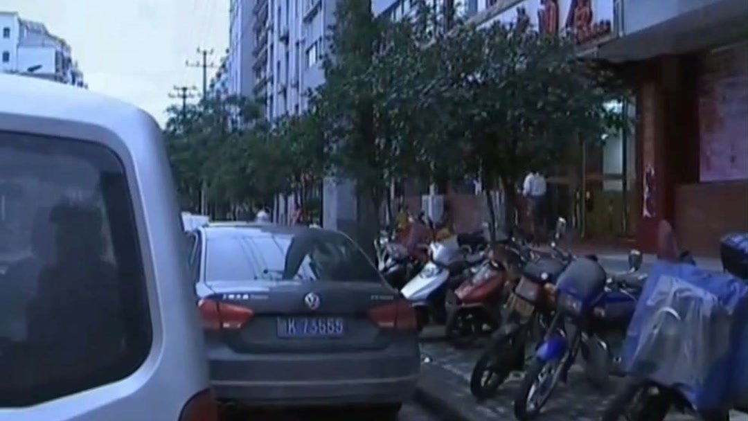 法制空间:警察搜查嫌疑人车,没见毒品和枪,男子急了,直说在哪