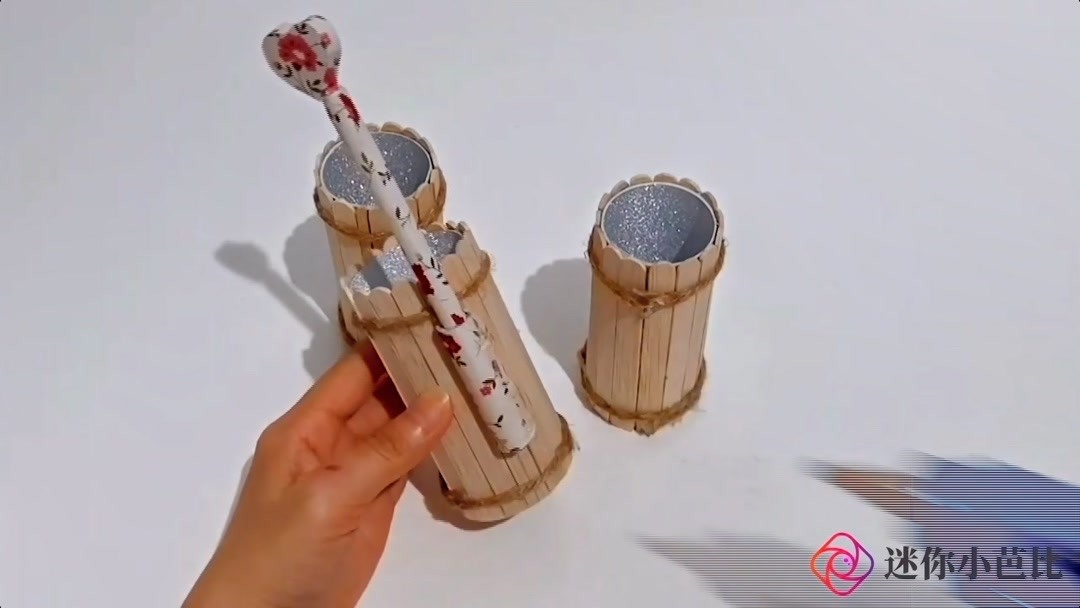 【迷你小芭比】用卷筒纸筒制作笔筒!简单好看!超实用!