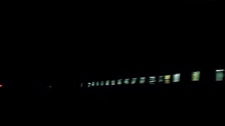 DF4B(橘子)牵引K158次列车通过南流江铁桥