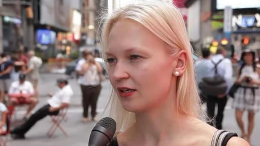 中国是发达国家吗?听听美国街头采访,美女说的太直接