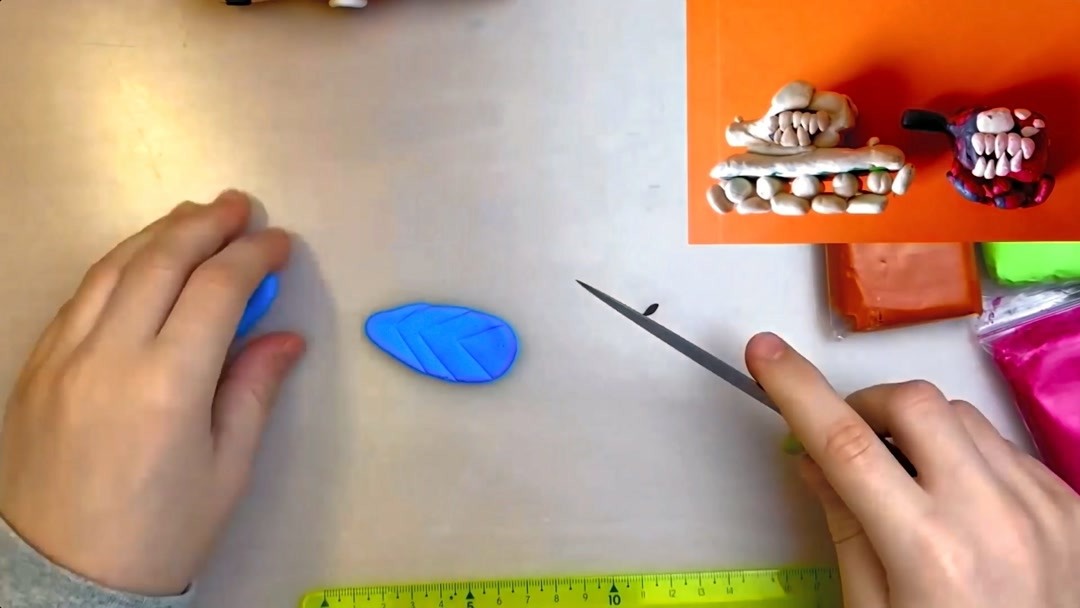 外国经典动画:教你用橡皮泥制作一辆坦克模型~