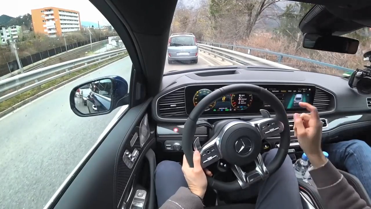 试驾全梅赛德斯奔驰-GLE Coupé 53 AMG,加速迅猛有力!